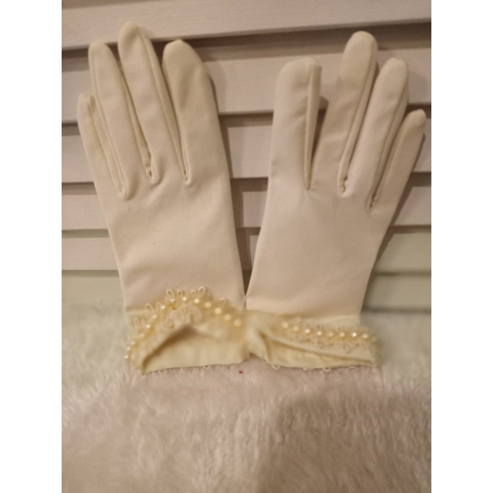 New Vintage Looking Cream Fancy Gloves - Gem